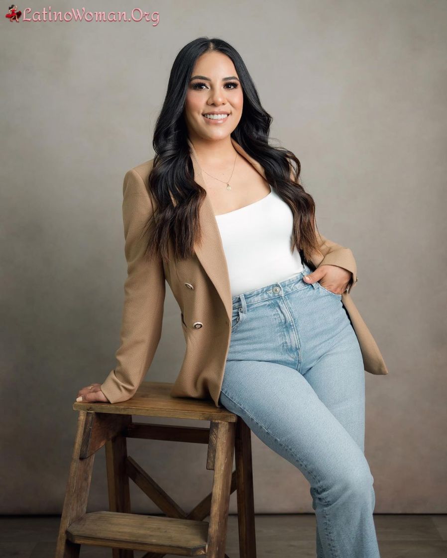 Dating Charming a Mexican Woman: All the Truth Revealed